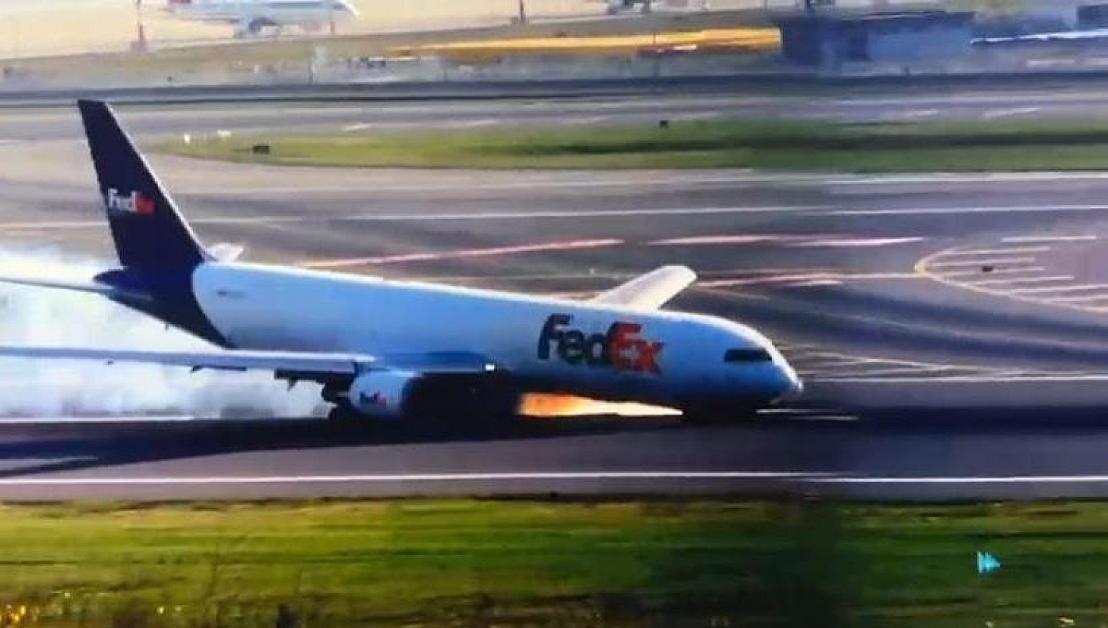 Αεροδρόμιο Κωνσταντινούπολης: Προσγείωση αεροπλάνου με την κοιλιά (BINTEO) - Sigmalive