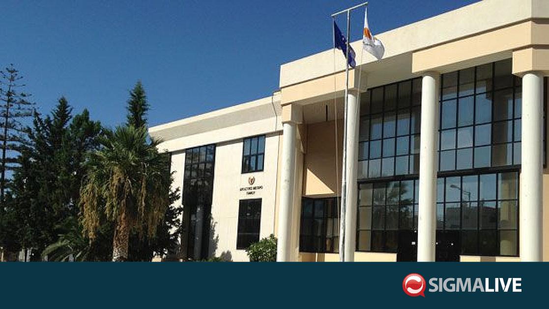 Στο κελί η 45χρονη που φέρεται να «σήκωσε» €39.000 από πολυκατάστημα - Sigmalive