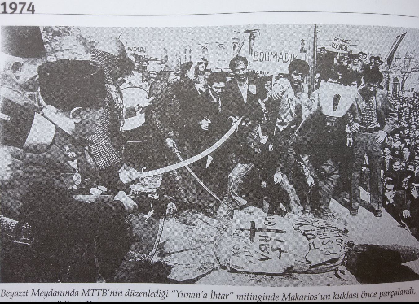 Κωνσταντινούπολη 15 Ιουλίου 1974 - Γενίτσαροι διαμέλισαν ομοίωμα του ...