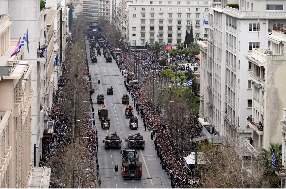 Εντυπωσιακές εικόνες από την στρατιωτική παρέλαση στην Αθήνα (ΦΩΤΟ ...
