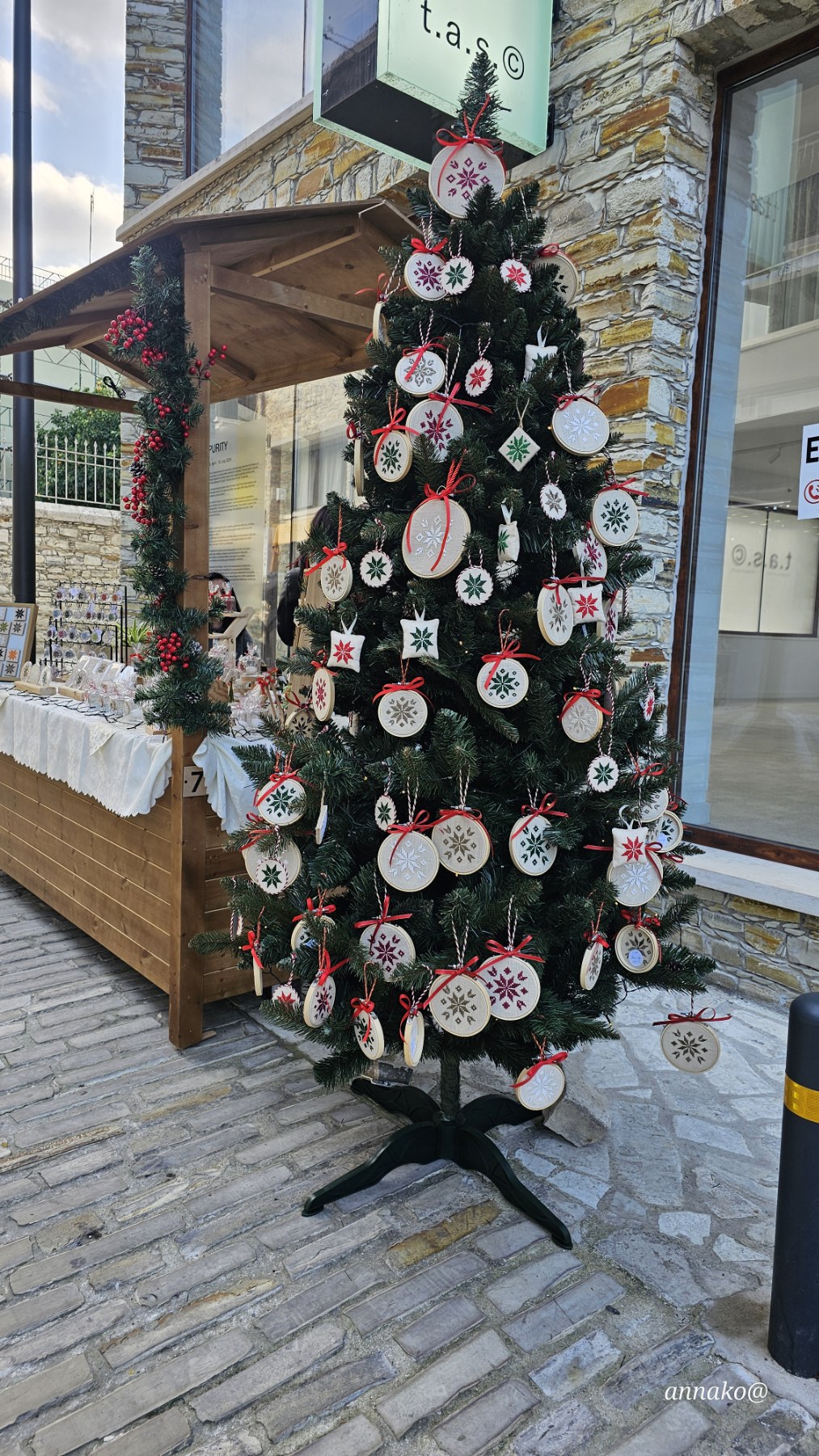 Santa Lefkara: Η Μαγεία των Χριστουγέννων Ζωντανεύει - Sigmalive