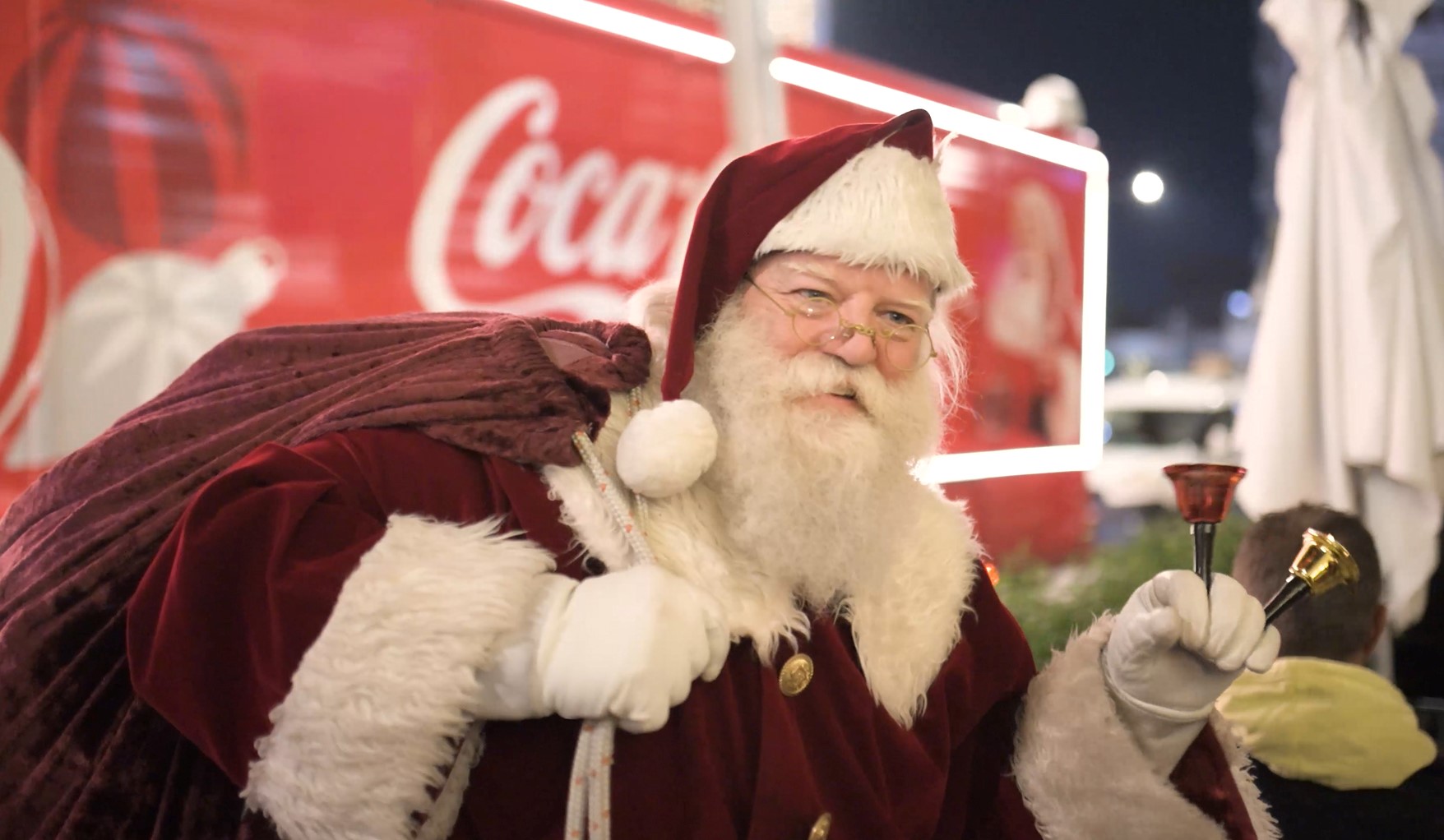 Tο φορτηγό της Coca-Cola επιστρέφει: Ένα ταξίδι μαγείας και αλληλεγγύης ...
